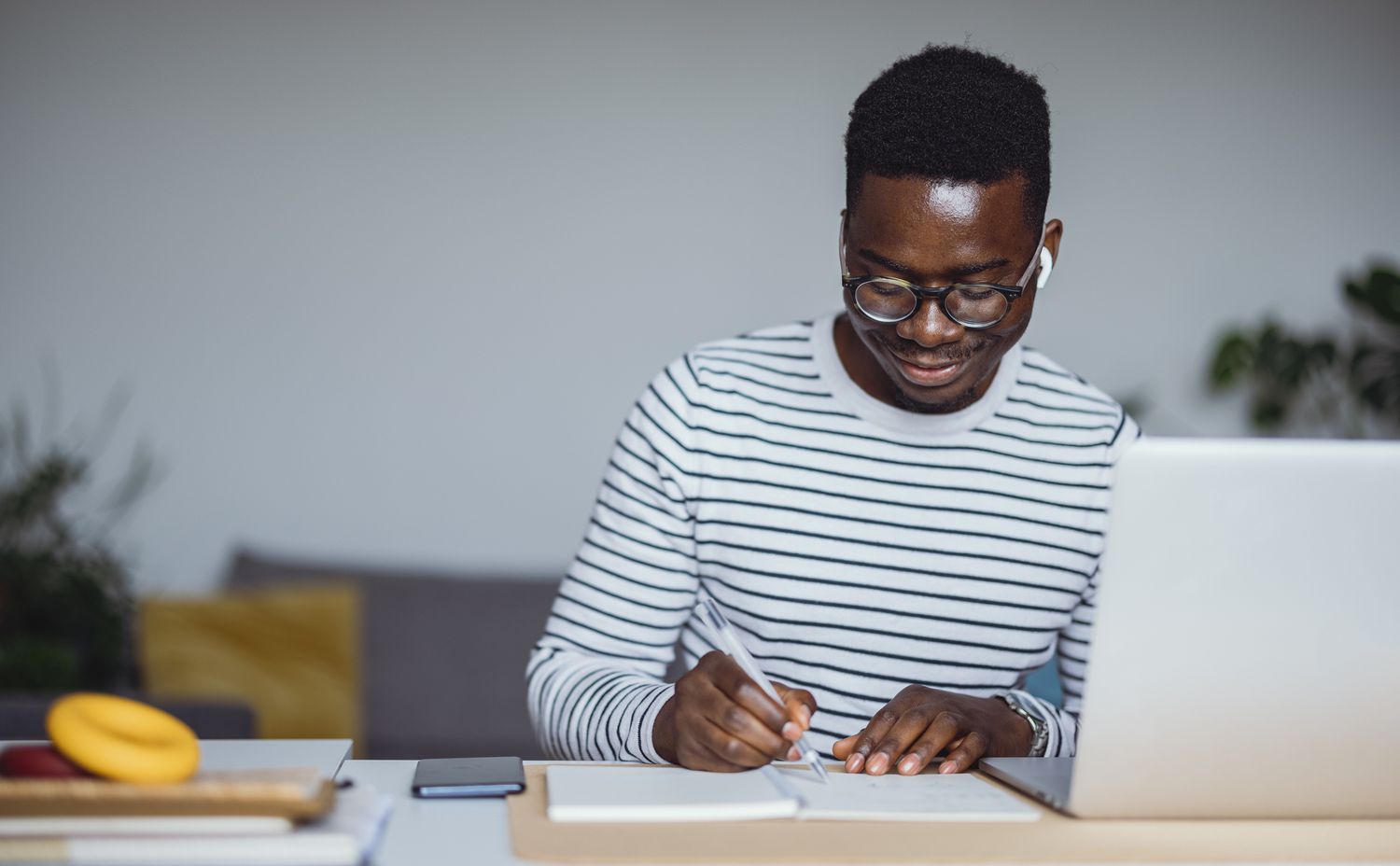 What Do Public Utilities Jobs Pay?